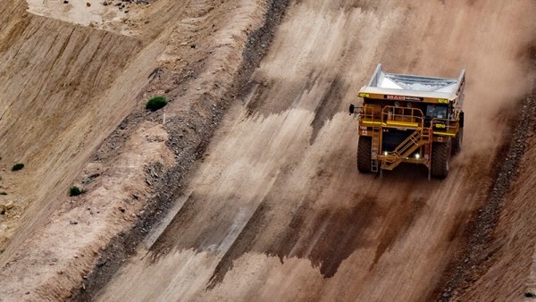 Growth: Kalgoorlie (KCGM) option via mill expansion PFS … M’term growth ...